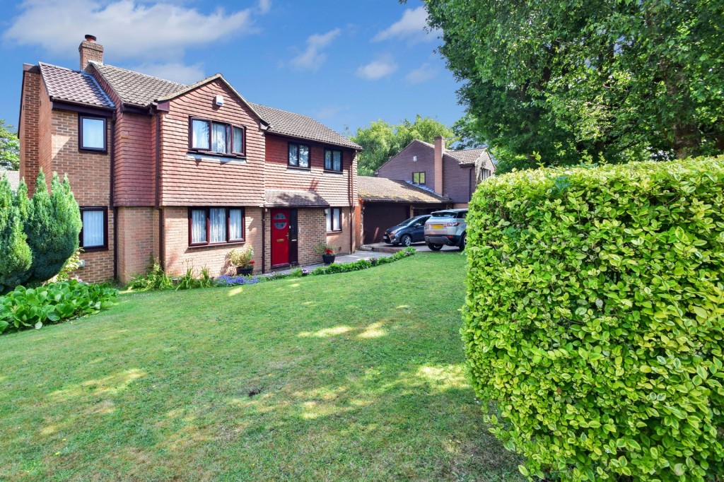 Sarsen Heights, Chatham, Kent ME5 9HW, 4 bedroom, Detached House