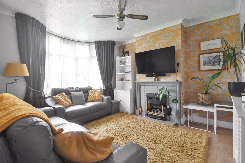 Twydall Lane, Twydall, Gillingham, Kent ME8 6JU, 4 bedroom, Terraced House